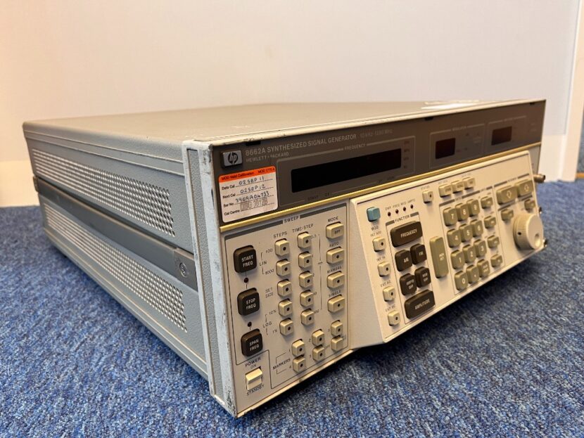 HP 8662A Synthesized Signal Generator